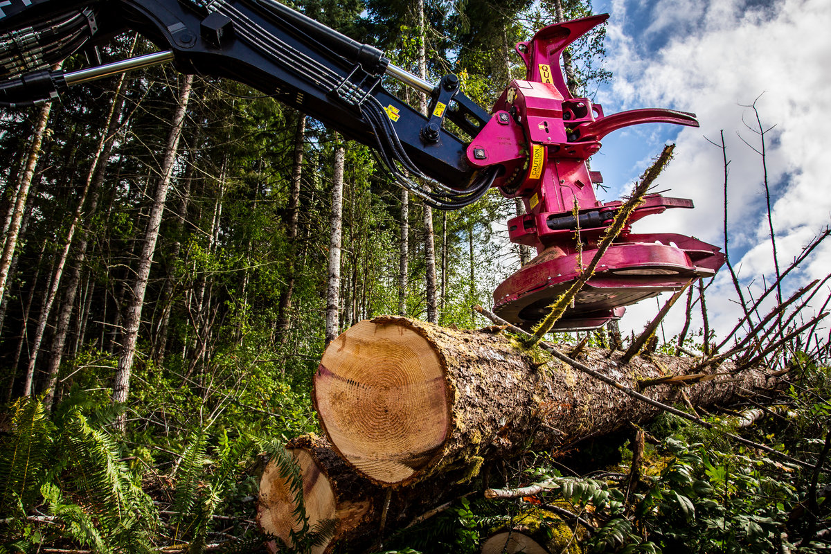 27B sur un CAT 552 - Quadco